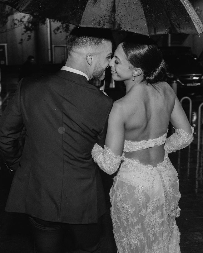 8 Foto Pengantin Pakai Gaun Transparan Mengundang Hujatan, Mengaku demi ...