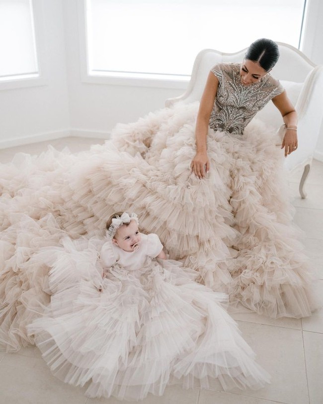 8 Foto Pengantin Pakai Gaun Transparan Mengundang Hujatan, Mengaku demi ...