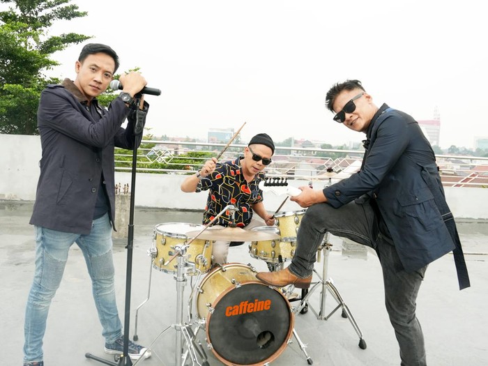 Punya Vokalis Baru, Caffeine Rilis Lagu Anyar Punya Vokalis Baru, Caffeine Rilis Lagu Anyar