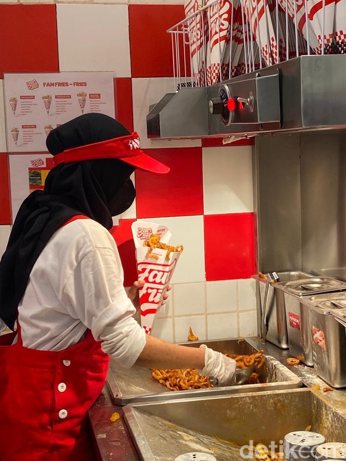 Viral Kentang Goreng dengan Saus yang Bisa Refill Sepuasnya