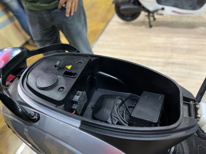 Lihat Lebih Dekat Skuter Listrik Viar EV1 yang Tampangnya Mirip Vespa