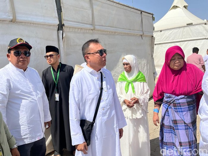 Potret Pimpinan DPR Dasco dan Timwas Tinjau Maktab Jemaah Haji RI di Mina Potret Pimpinan DPR Dasco dan Timwas Tinjau Maktab Jemaah Haji RI di Mina