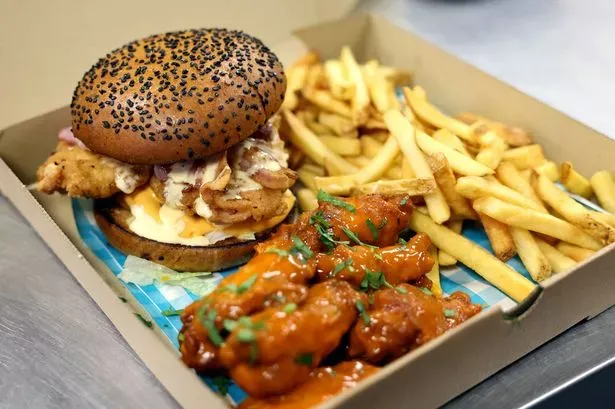 Tak Sengaja Jatuhkan Makanan Pembeli, Driver Ojol Ini Justru Diberi Tip Tak Sengaja Jatuhkan Makanan Pembeli, Driver Ojol Ini Justru Diberi Tip