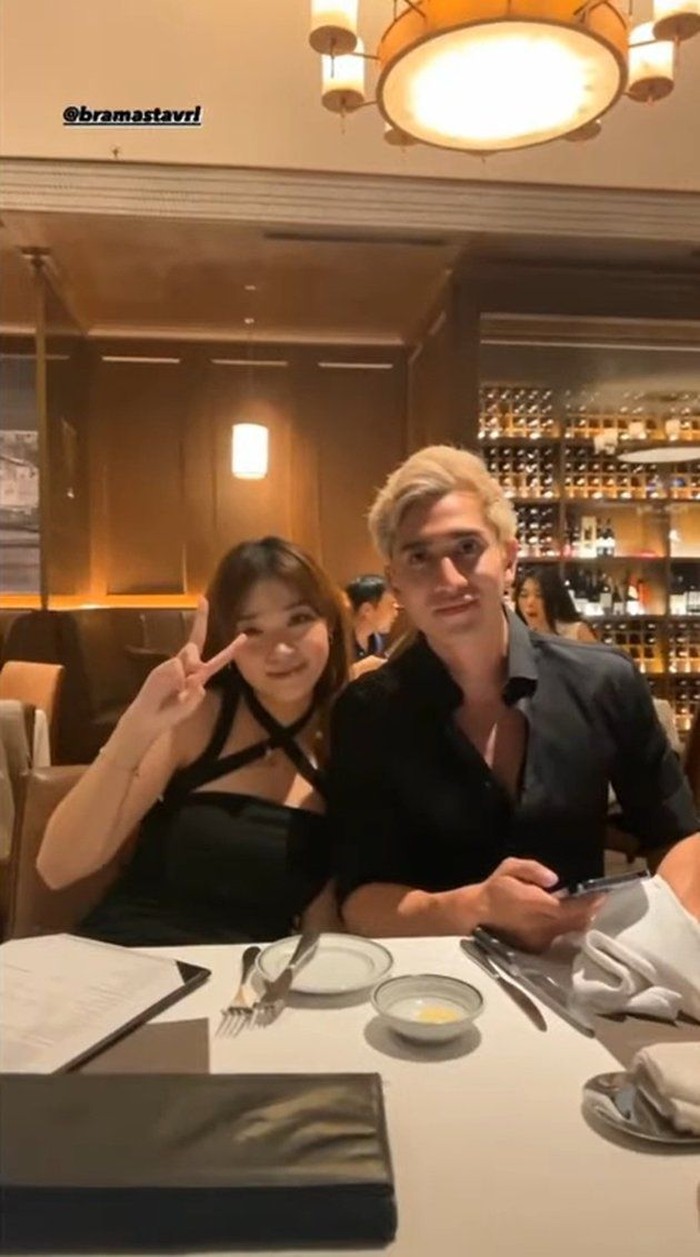 Pose Keren Verrel Bramasta Saat Makan Bareng Natasha Wilona dan Febby ...