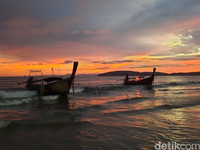 Pantai Ao Nang, Salah Satu Spot Sunset Terbaik di Thailand