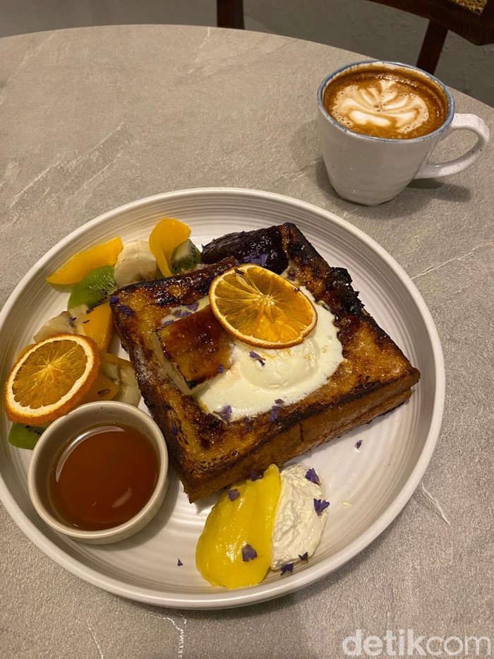 Kafe Brunch di Kemang Ini Punya Truffle Omurice dan French Toast Nikmat