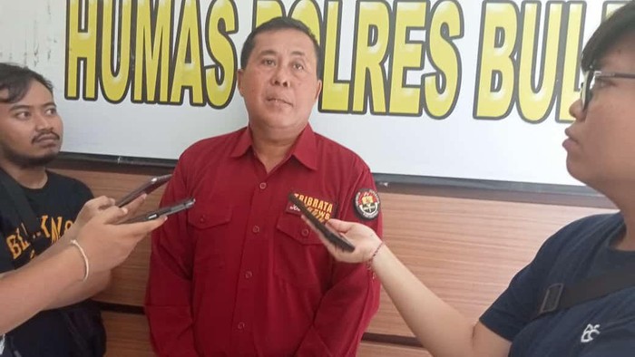 2 Pemotor Lempari Mobil Pakai Batu di Buleleng 2 Pemotor Lempari Mobil Pakai Batu di Buleleng