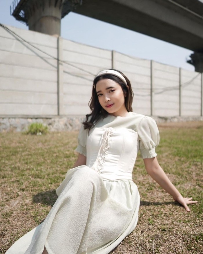 5 Potret Bunga Reyza Ungkap Perbedaan Usai Terkenal