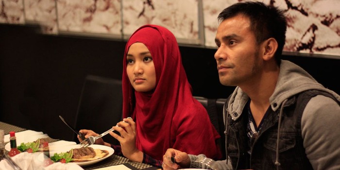 Momen Judika Makan Bareng Istri hingga Rekan Artis