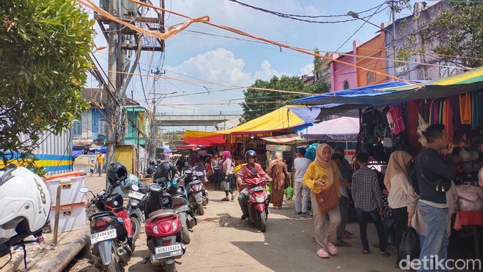 PKL 16 Ilir Palembang Pindah ke Jalan, Kondisi Kian Semrawut PKL 16 Ilir Palembang Pindah ke Jalan, Kondisi Kian Semrawut