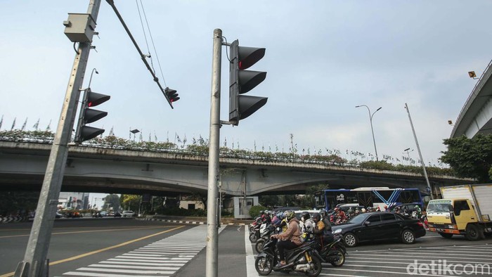Urai Kemacetan, Lampu Merah di Jakarta Pakai AI Urai Kemacetan, Lampu Merah di Jakarta Pakai AI