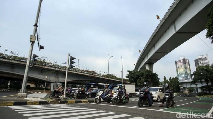 Urai Kemacetan, Lampu Merah di Jakarta Pakai AI Urai Kemacetan, Lampu Merah di Jakarta Pakai AI