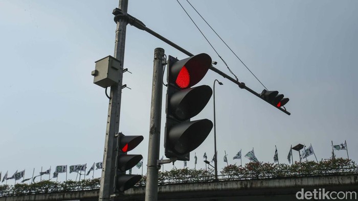 Urai Kemacetan, Lampu Merah di Jakarta Pakai AI Urai Kemacetan, Lampu Merah di Jakarta Pakai AI