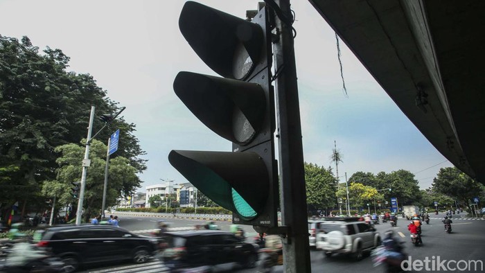 Urai Kemacetan, Lampu Merah di Jakarta Pakai AI Urai Kemacetan, Lampu Merah di Jakarta Pakai AI