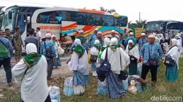 Penampakan 4 Bus Penjemput Jemaah Haji Kecelakaan Di Asahan