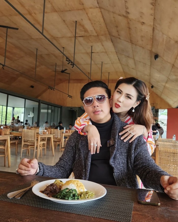 Rey Utami Artis Terkaya di Indonesia 2023, Belanja ke Pasar Pakai Porsche