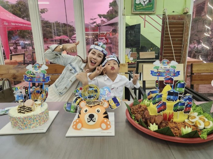 Rey Utami Artis Terkaya di Indonesia 2023, Belanja ke Pasar Pakai Porsche