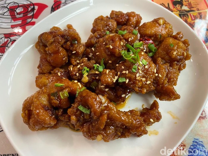 Sarapan Cha Siu Noodle dan General Wong's Chicken Halal ala Hong Kong