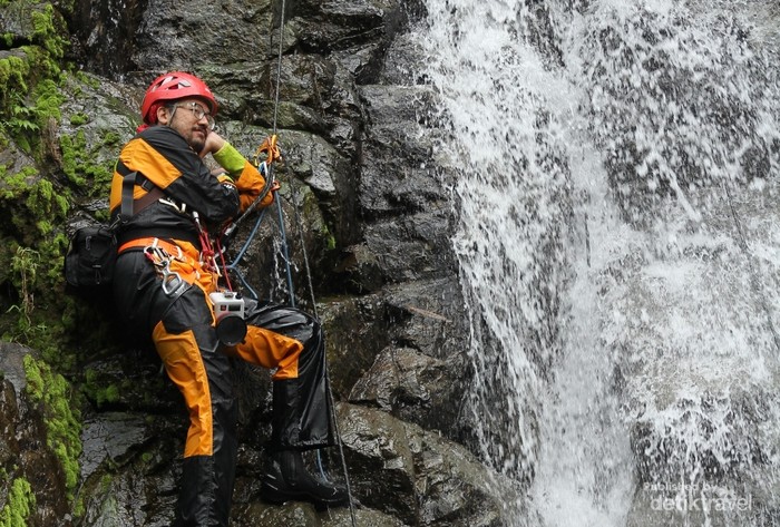Sentul Punya Destinasi Shower Climbing, Awas Ketagihan!