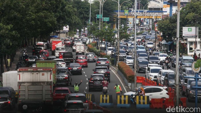 Harap Sabar, Jl MH Thamrin Tangerang Arah Serpong Macet