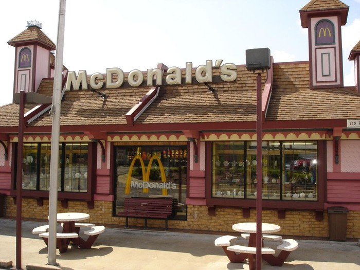 10 Gerai McDonald's dengan Desain Unik, Ada yang Mirip Happy Meal!