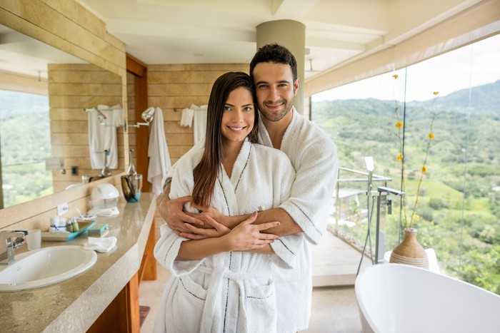 5 Hal yang Perlu Diperhatikan Saat Pasutri Coba Seks di Kamar Mandi