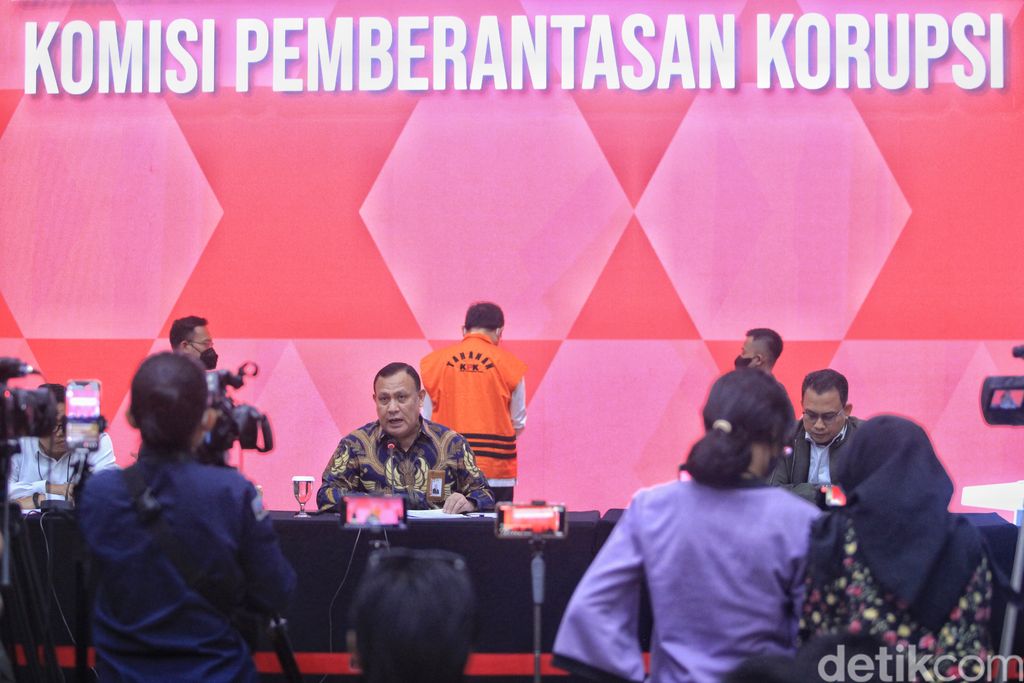 5 Fakta Sekretaris MA Hasbi Hasan yang Akhirnya Ditahan KPK 5 Fakta Sekretaris MA Hasbi Hasan yang Akhirnya Ditahan KPK