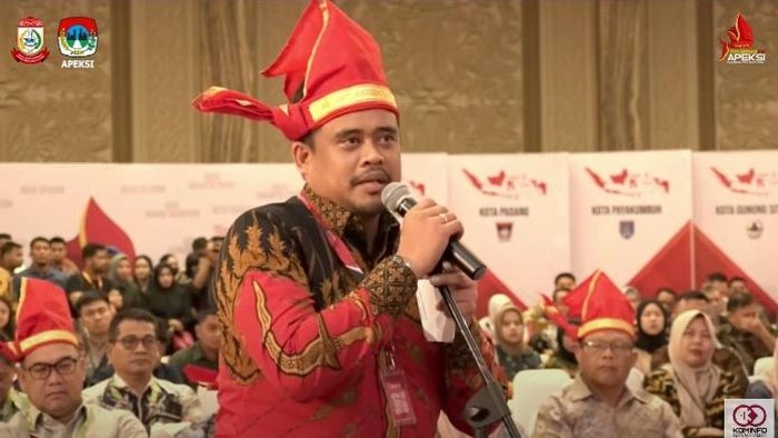 Kala Bobby Nasution Bertanya ke Prabowo di Rakernas Apeksi Kala Bobby Nasution Bertanya ke Prabowo di Rakernas Apeksi