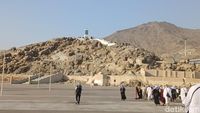 Jabal Rahmah Tempat Bertemunya Nabi Adam dan Hawa Setelah Berpisah di Bumi
