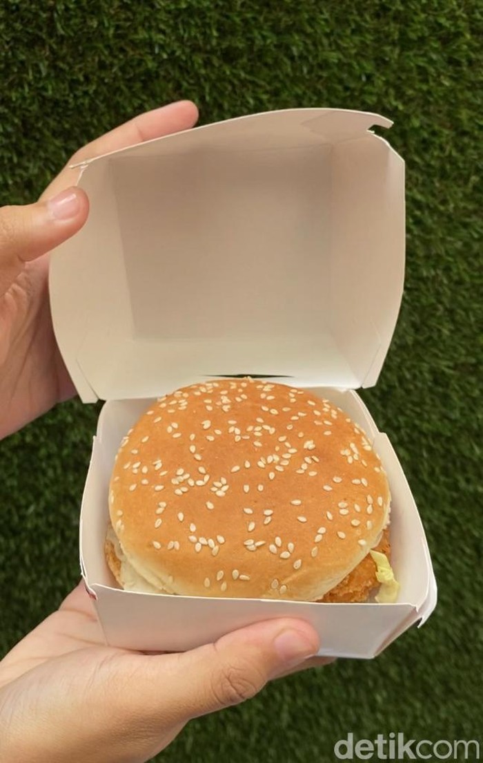 Unboxing McD NewJeans! Ini Kemasan dan Merchandise yang Didapat