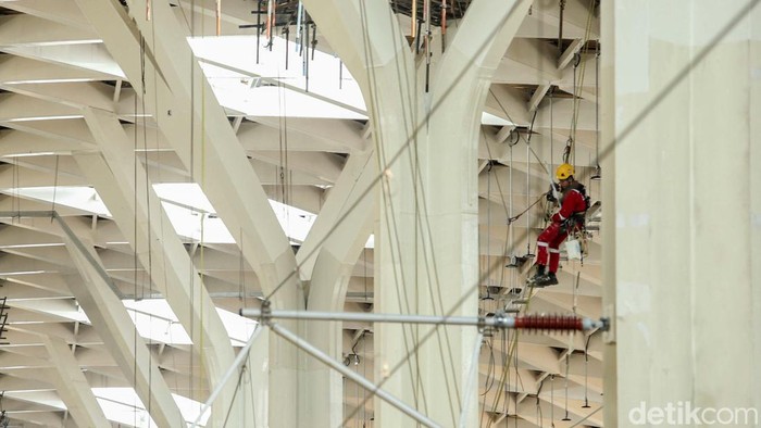 Potret Pembangunan Stasiun Kereta Cepat Halim yang Hampir Rampung