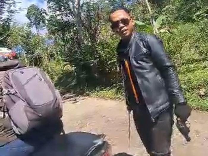 Heboh Pria Ngaku Pembunuh Bawa Pistol dan Ancam Gadis Garut Heboh Pria Ngaku Pembunuh Bawa Pistol dan Ancam Gadis Garut