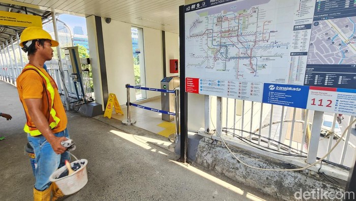Batal Beroperasi Hari Ini, Begini Kondisi Halte TransJ Gatot Subroto LIPI