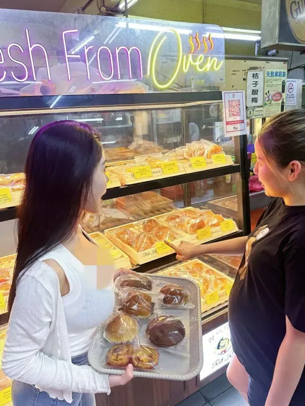Viral Penjual Roti Cantik Yang Tampilannya Mirip Model Di Malaysia