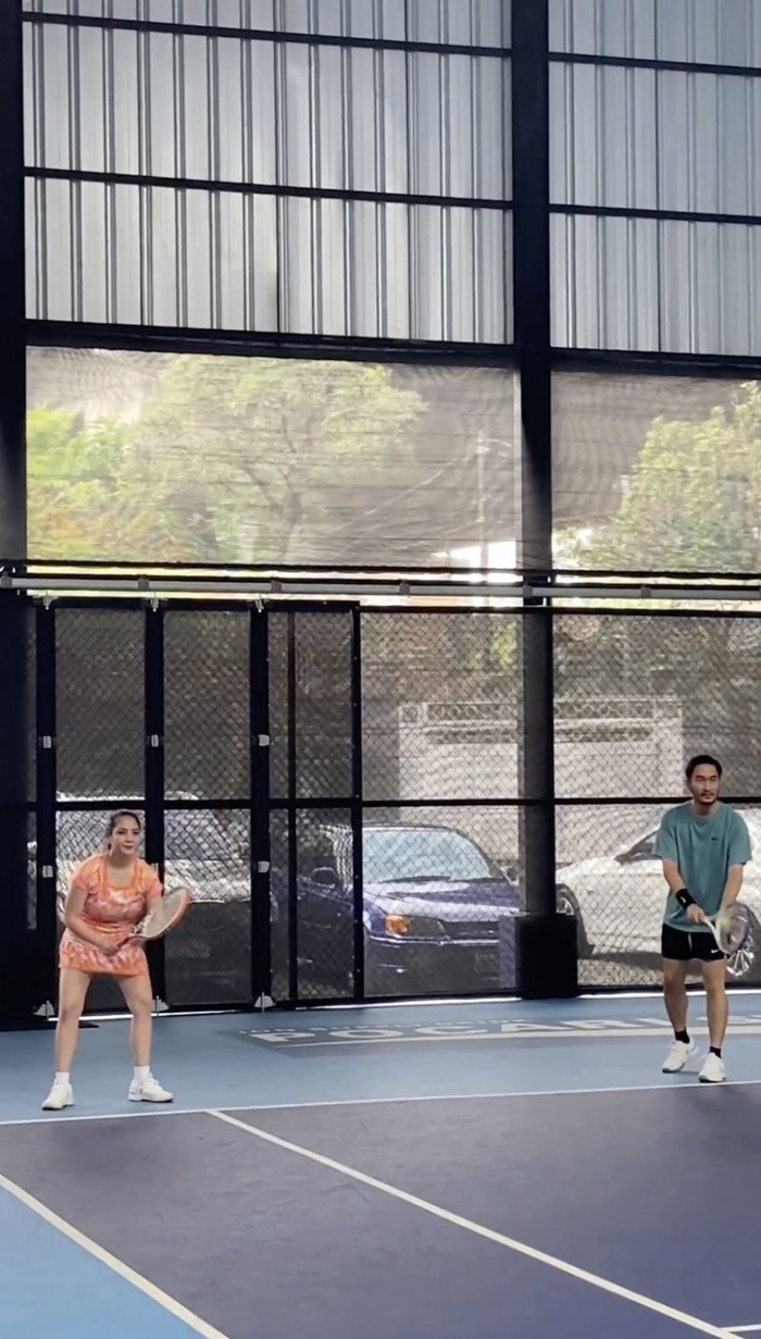 7 Momen Nagita Slavina dan Jeje Latihan Tenis Bareng, Dijuluki Si Duo Sabar