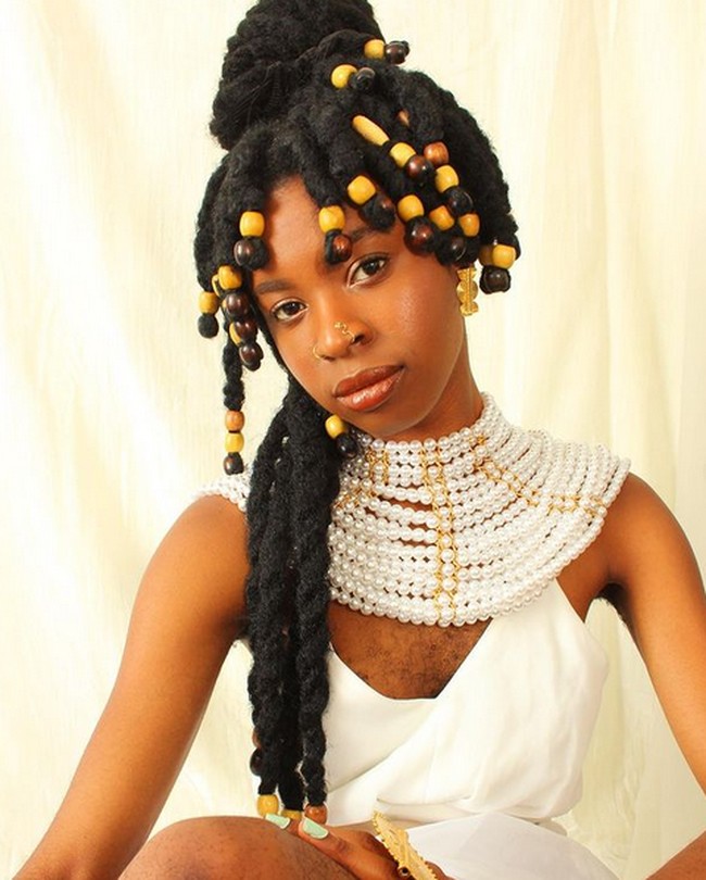 7 Foto Wanita dengan Bulu Dada Lebat, Merasa Lebih Cantik & Feminin