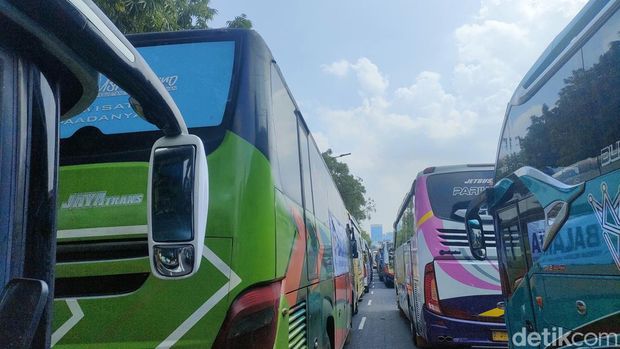 Jelang Apel Siaga Perubahan NasDem, Jl Gatsu Arah GBK Padat Jelang Apel Siaga Perubahan NasDem, Jl Gatsu Arah GBK Padat