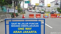Lalin Puncak Bogor Menuju Jakarta Padat Siang Ini, One Way Diterapkan