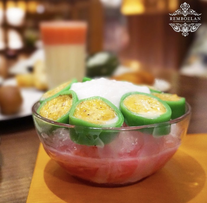 20 Es Pisang Ijo Khas Makasar yang Legit Dingin, Ada di Sini! 20 Es Pisang Ijo Khas Makasar yang Legit Dingin, Ada di Sini!