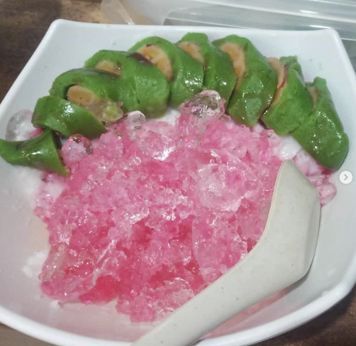 20 Es Pisang Ijo Khas Makasar yang Legit Dingin, Ada di Sini!