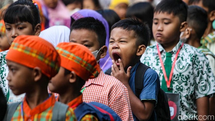 Ekspresi Siswa Baru SD Saat Hari Pertama Masuk Sekolah