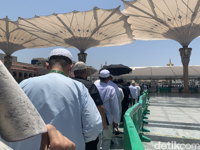 Potret Raudhah, Taman Surga di Masjid Nabawi yang Selalu Diantre Jemaah