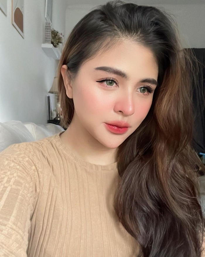 5 Potret Thya Sethya dengan Penampilan Baru