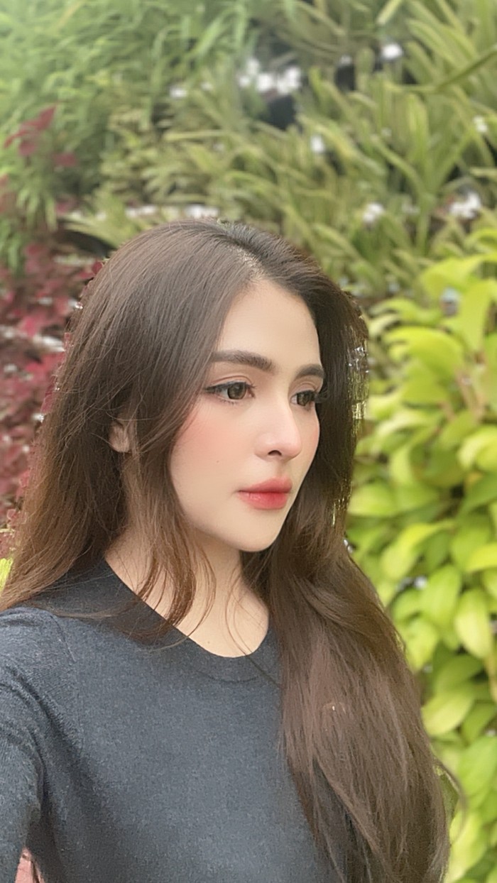 5 Potret Thya Sethya dengan Penampilan Baru