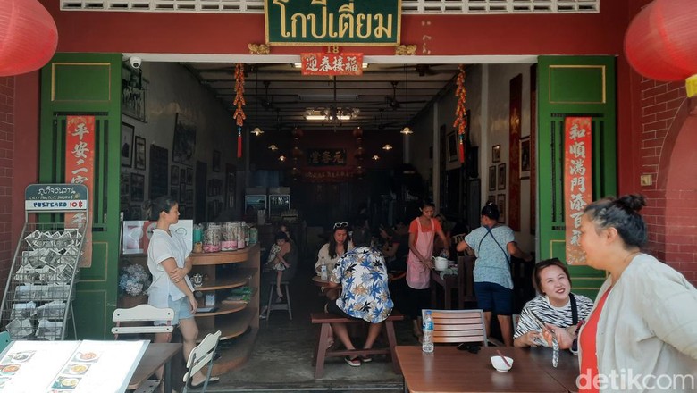 Menikmati Sajian China Peranakan di Kopitiam by Wilai Phuket Thailand