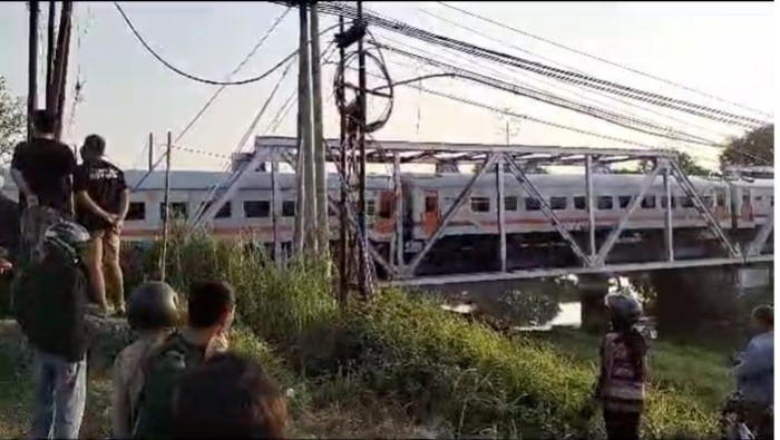 Kondisi Terkini TKP Kecelakaan KA Brantas Vs Truk, Lokomotif Sudah ... Kondisi Terkini TKP Kecelakaan KA Brantas Vs Truk, Lokomotif Sudah ...