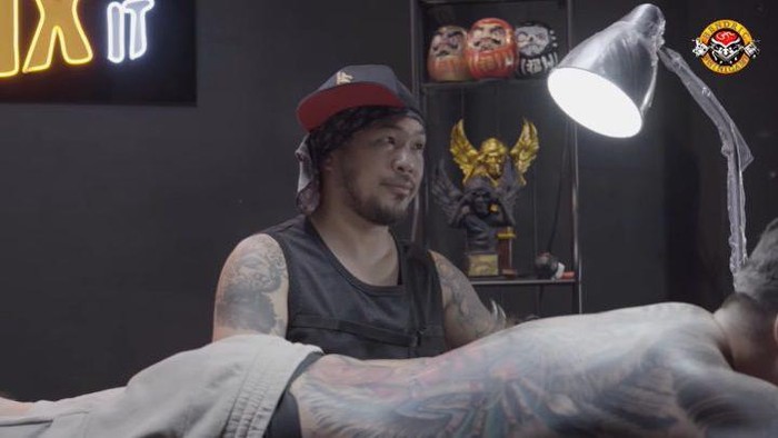 7 Momen Rendy Kjaernett Hapus Tato Wajah Syahnaz