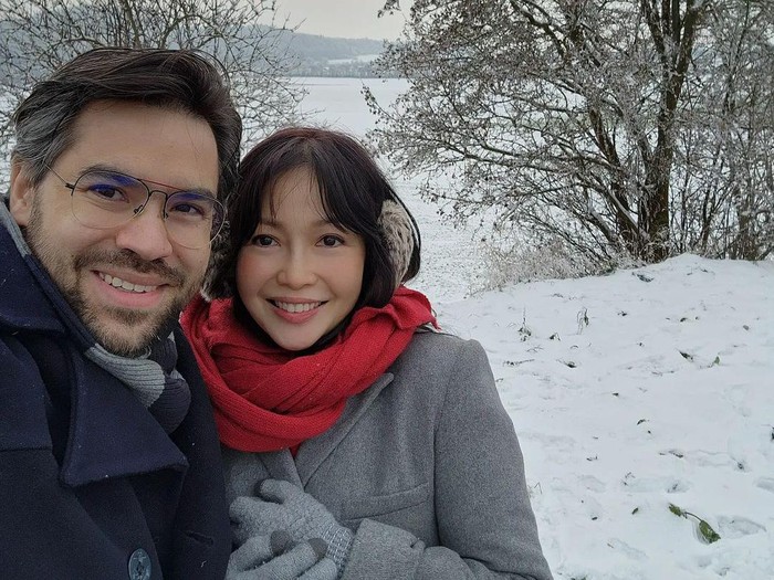 5 Potret Kemesraan Chef Marinka dengan Suami Bule Asal Belanda