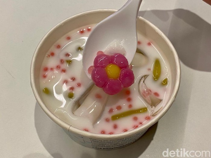 Gemas! Wedang Ronde dan Sekoteng Bentuk Bunga Warna-warni di Sentul