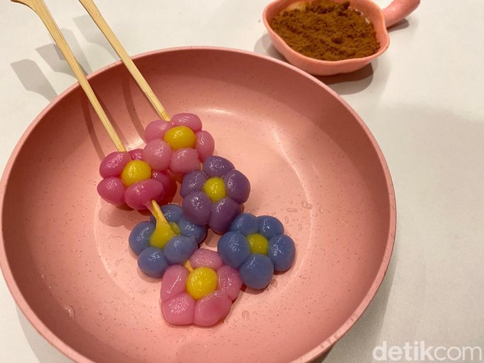 Gemas! Wedang Ronde dan Sekoteng Bentuk Bunga Warna-warni di Sentul
